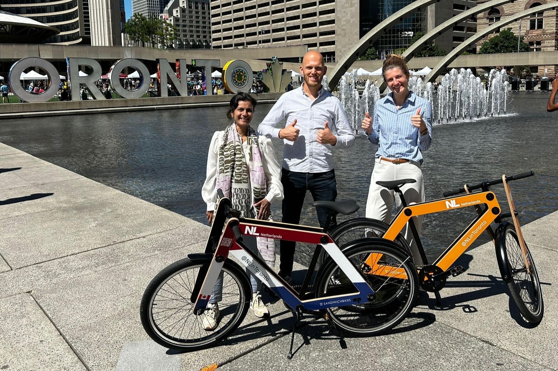 Sandwichbikes for Dutch embassies – Sandwichbikes